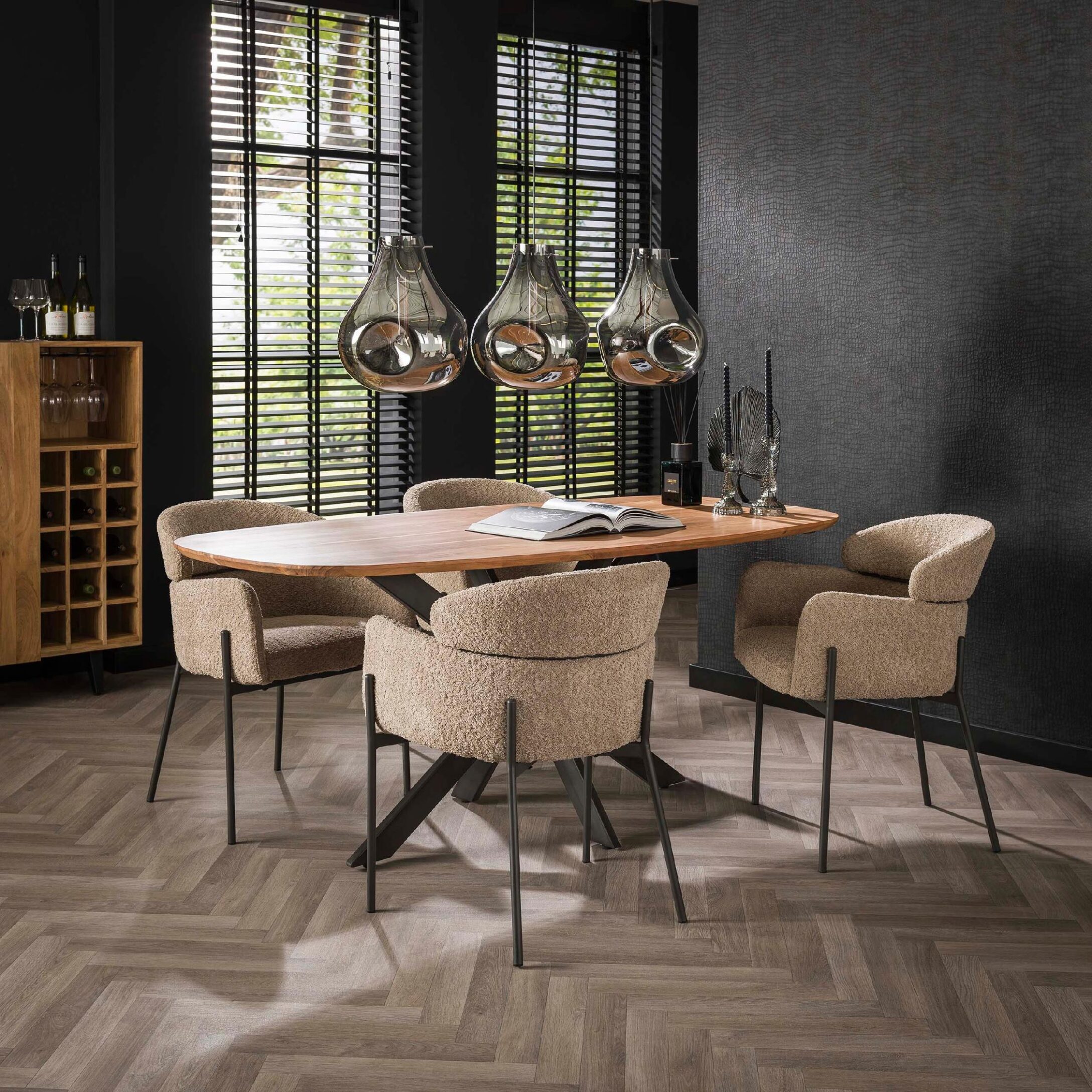 Bouclé eetkamerstoelen met armleuning kopen? Slim gekozen!